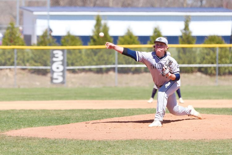 Tritons remain two back of DMACC | News, Sports, Jobs - Messenger News